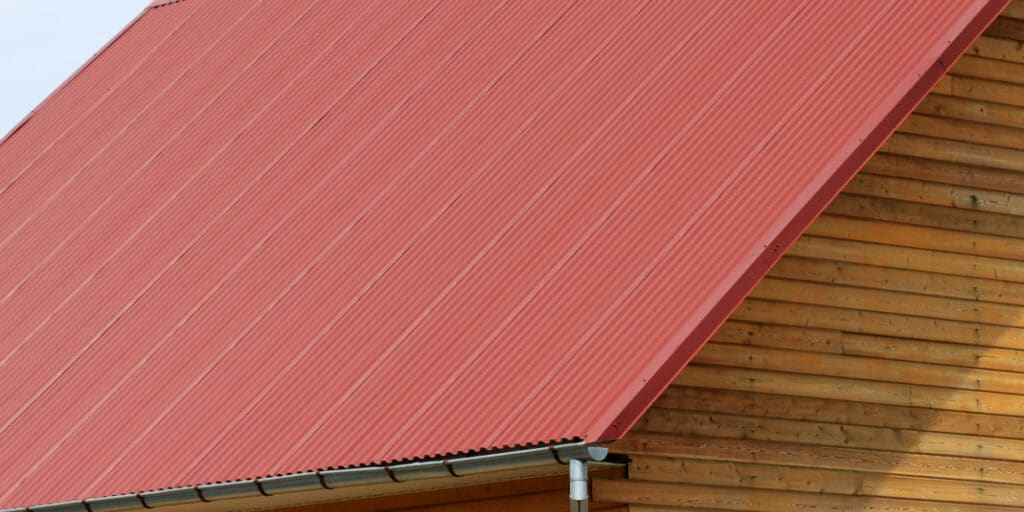 Dakpanelen met of zonder isolatie: info, plaatsing & prijzen